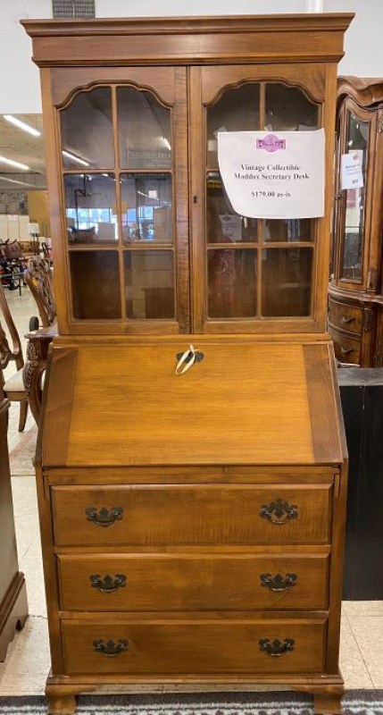 Dining Room: Vintage Collectible Moosehead Furniture